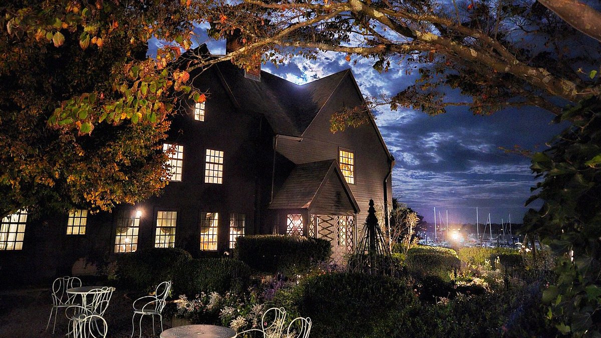 Salem Heritage: Witch Trails, Seafaring Tales & Historic Charm - Age Bound